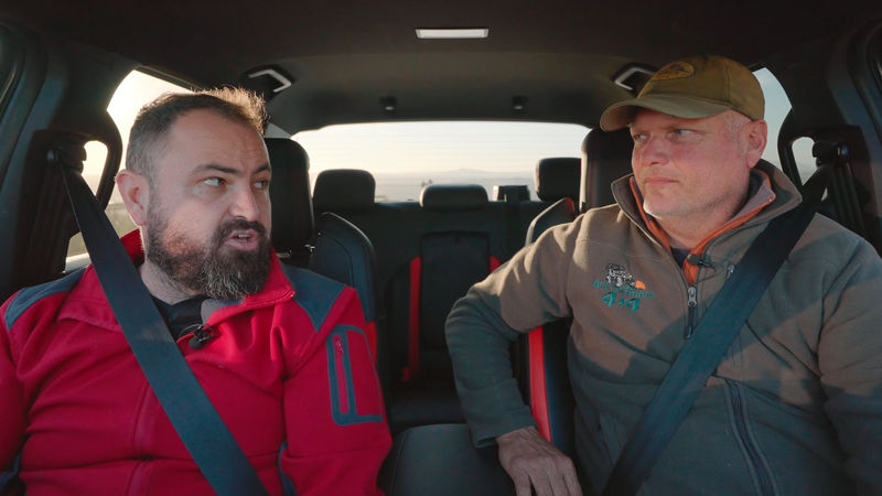 BYD Shark vs Ranger Raptor: Off-road Comparison