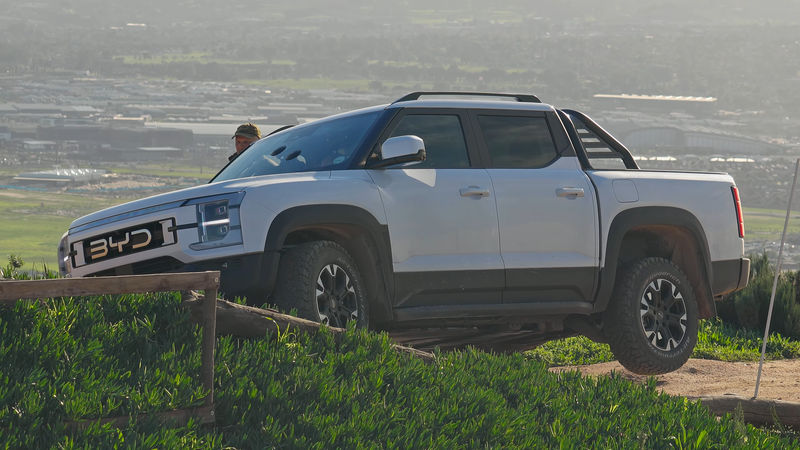 BYD Shark vs Ranger Raptor: Off-road Comparison