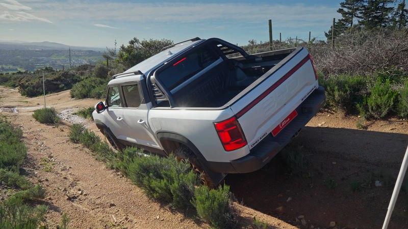 BYD Shark vs Ranger Raptor: Off-road Comparison