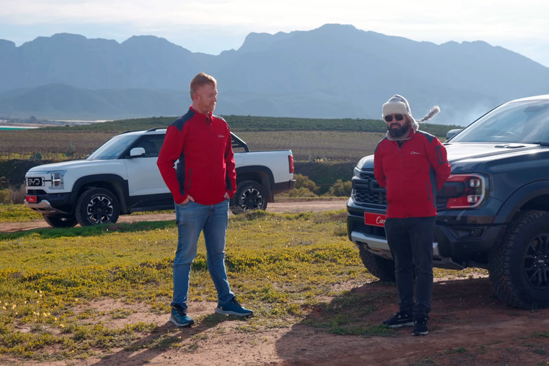 Ranger Raptor vs BYD Shark: Dirt-track Drag Race