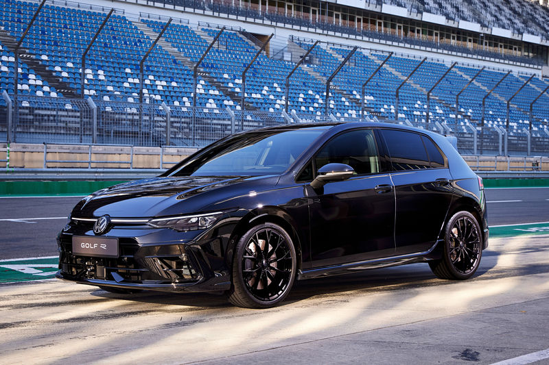 VW Golf 8.5 R (2025) International Launch Review