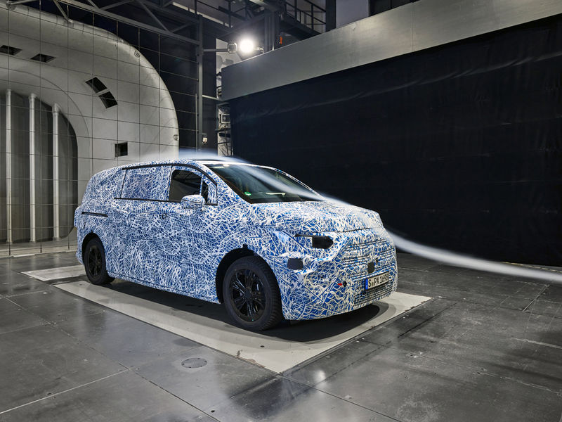 New 'limo-like' Mercedes-Benz VLE teased