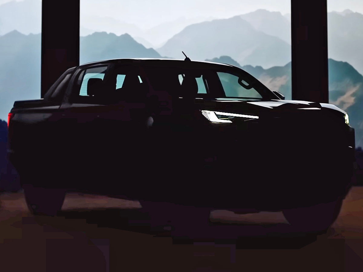 New Toyota Hilux: first official teaser drops