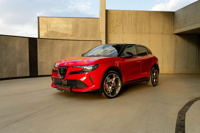 Alfa Romeo Junior Elettrica (2025) Review