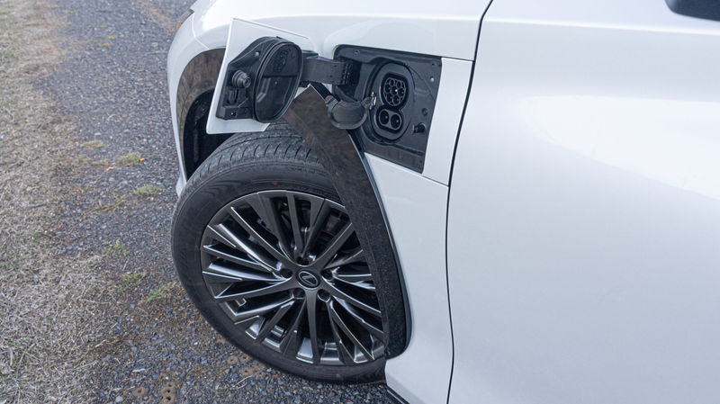 Lexus RZ 500e SE (2026) Review