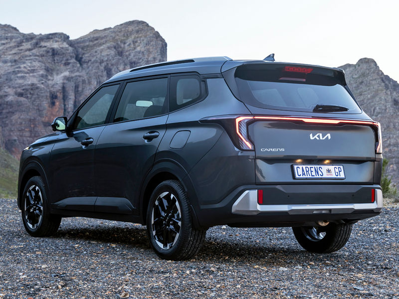 How well did the new Kia Carens sell in its launch month?